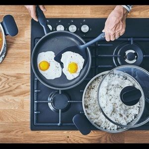 Tupperware | Kitchen | Tupperware Daily Universal Cookware 94 24cm ...